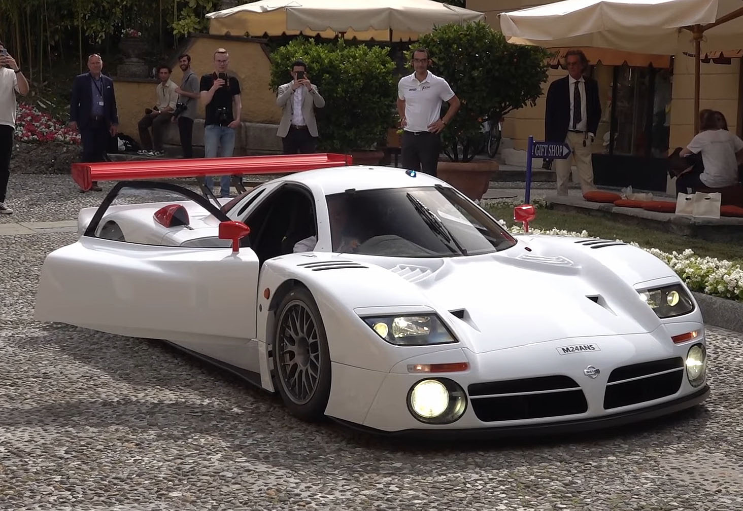 Непознатият и единствен улично-легален Nissan R390 GT1 | DizzyRiders.bg ...