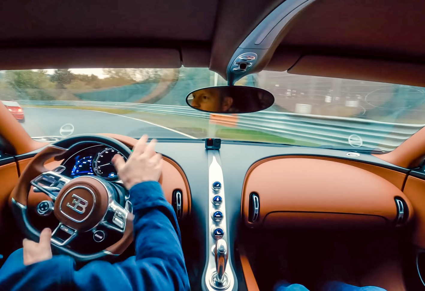 Джак Рикс от TopGear за малко не катастрофира с Bugatti Chiron Super ...