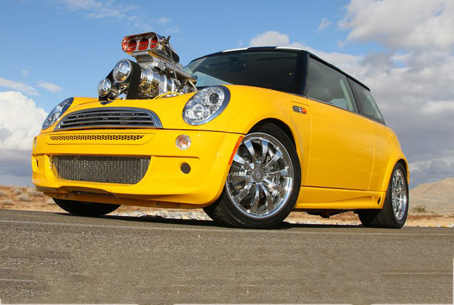 2003 MINI Cooper с 6,4-литров HEMI V8 и окачване от Mustang. Галерия и ...