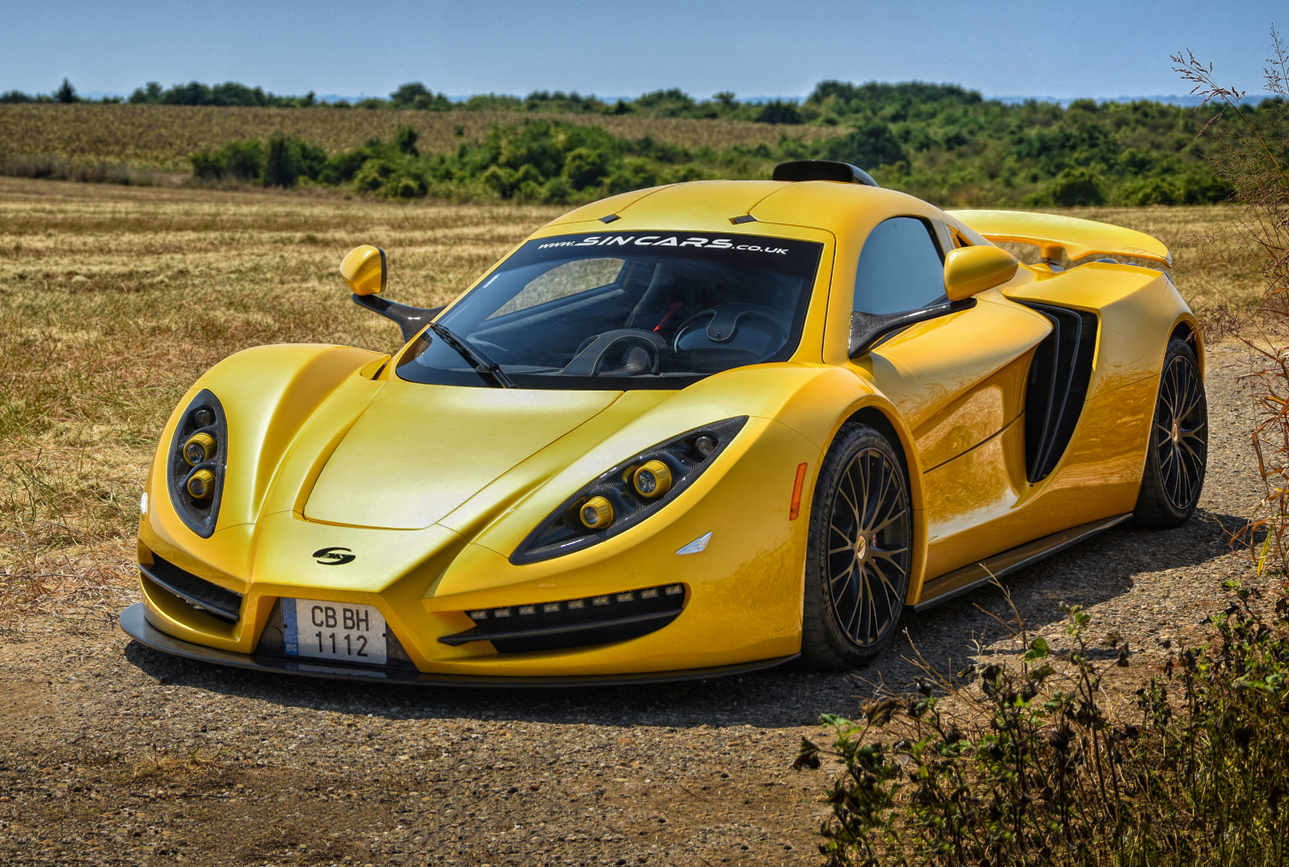 Това е Sin R1 550, карбонова русенска кола със 7-литров V8 с 550 коня и ...