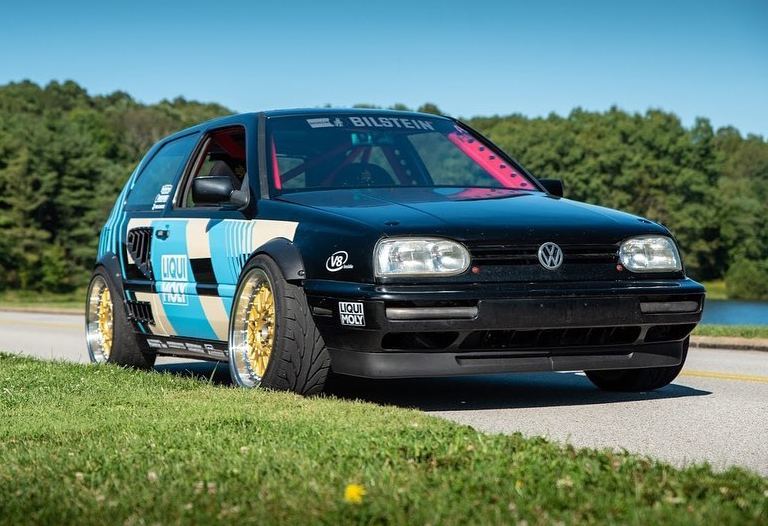 Това е VW Golf Mk3 с 4,4-литров BMW V8 и задно предаване | DizzyRiders ...
