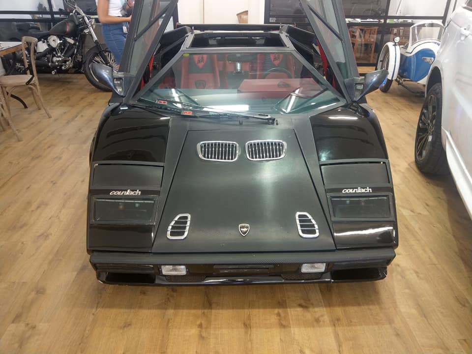 Lamborghini Countach с 'V12' от... Mercedes-Benz и бъбреци от BMW ...