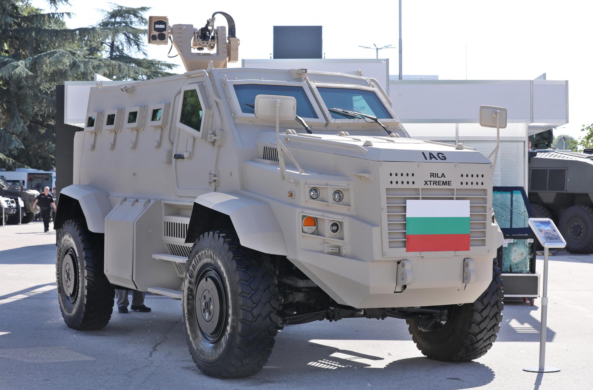 За първи път у нас: IAG показва бойната машина на пехотата РИЛА 8x8 ...