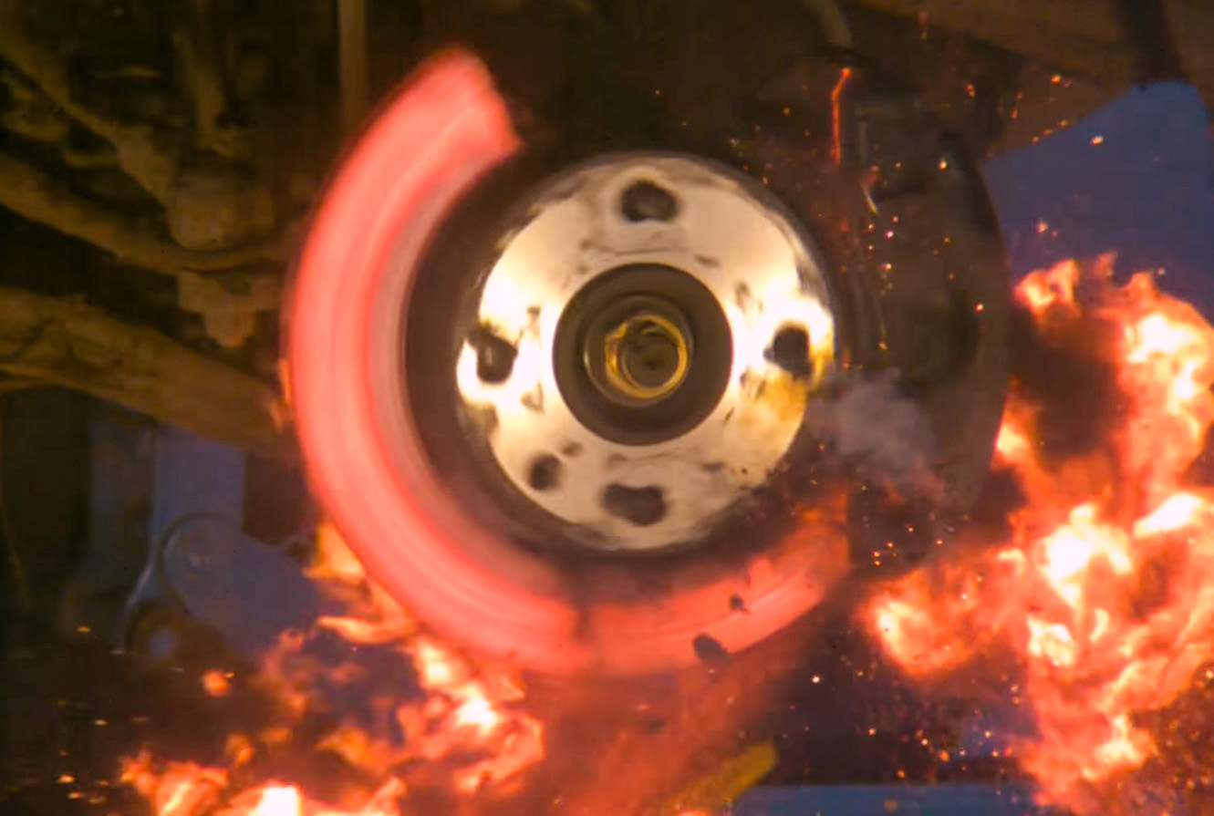 Вижте как се взривява спирачен диск, видеото не е лошо | DizzyRiders.bg ...