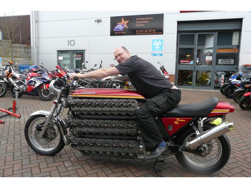 48-цилиндровото Kawasaki Tinker Toy е с 6 карбуратора и работен обем от ...