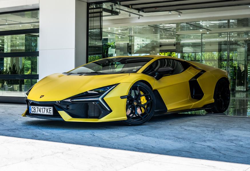 ВИДЕО: Първото Lambo Revuelto в България | DizzyRiders.bg | Движението ...