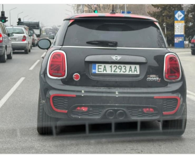 Мистериозно електрическо MINI с ауспуси стана хит в социалните мрежи | DizzyRiders.bg ...