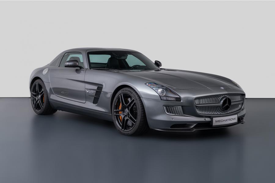 Продава се един от 9-те Mercedes-Benz SLS AMG Electric Drive ...
