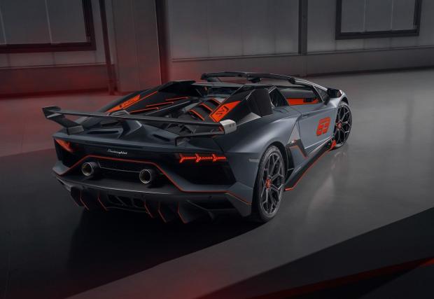 Това е поредното специално Lambo: Aventador SVJ 63 Roadster ...