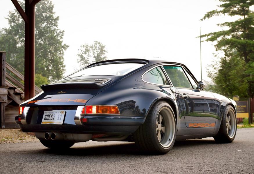 Да караш Singer Porsche 964 C2 4.0 за 500 000 долара е страшен кеф ...