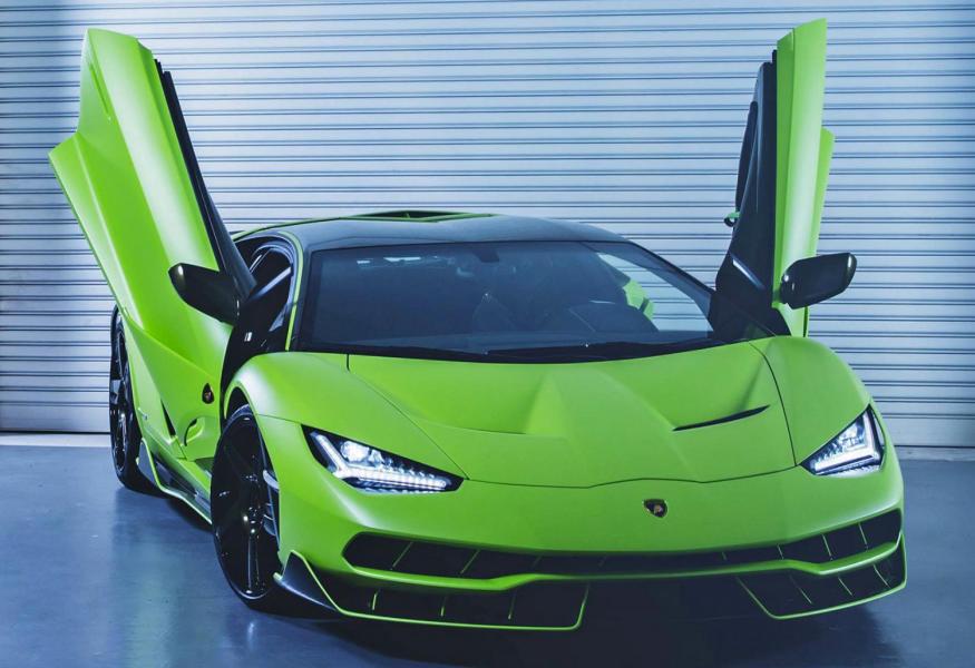 Това е единственото Lambo Centenario в зелено. Вдига сто за 2,8 сек и ...