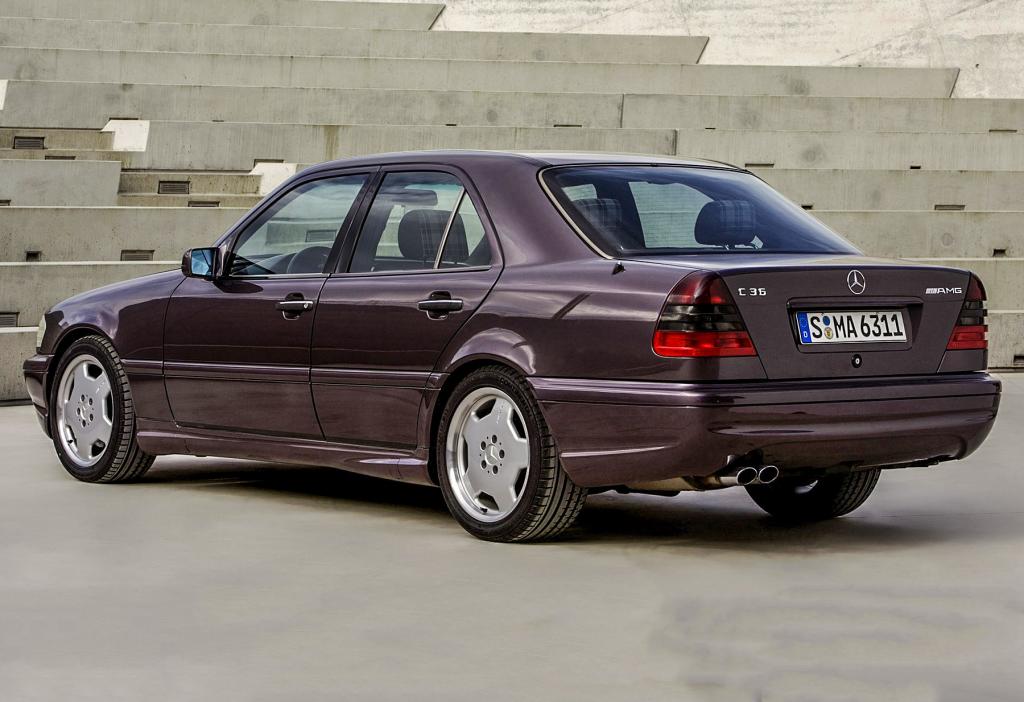 26 години Mercedes-Benz C 36 AMG. Първият съвместен модел на Merc и AMG ...