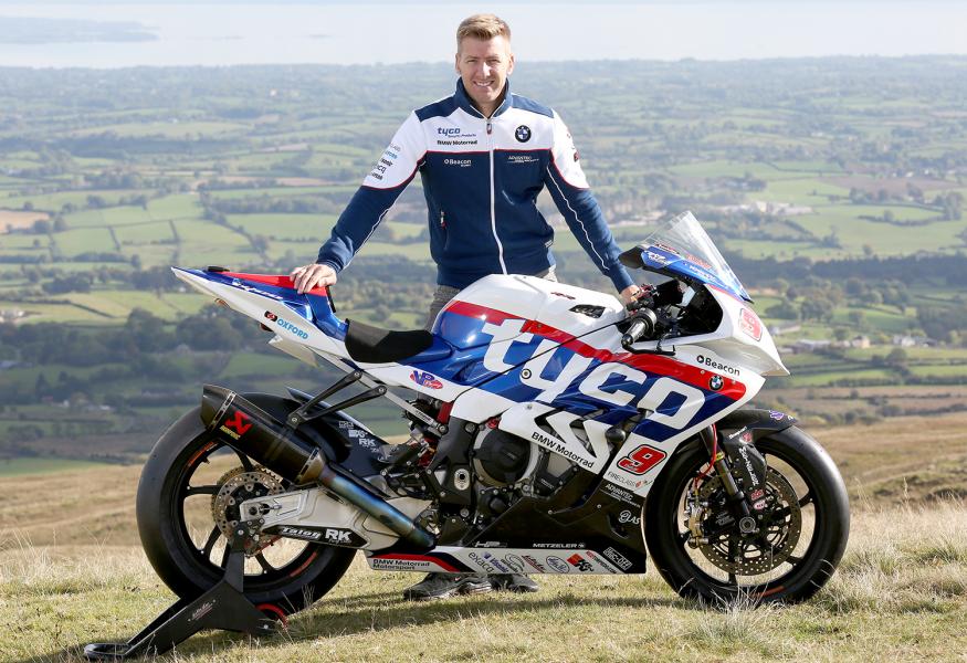 Откраднаха четири състезателни машини Tyco BMW S1000RR, от изложение в ...