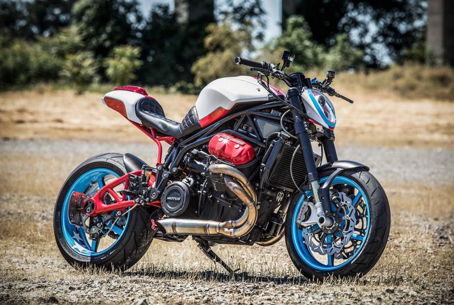 Този Motus MST-R е абсолютна екзотика: напречно разположен 1,6-литров ...