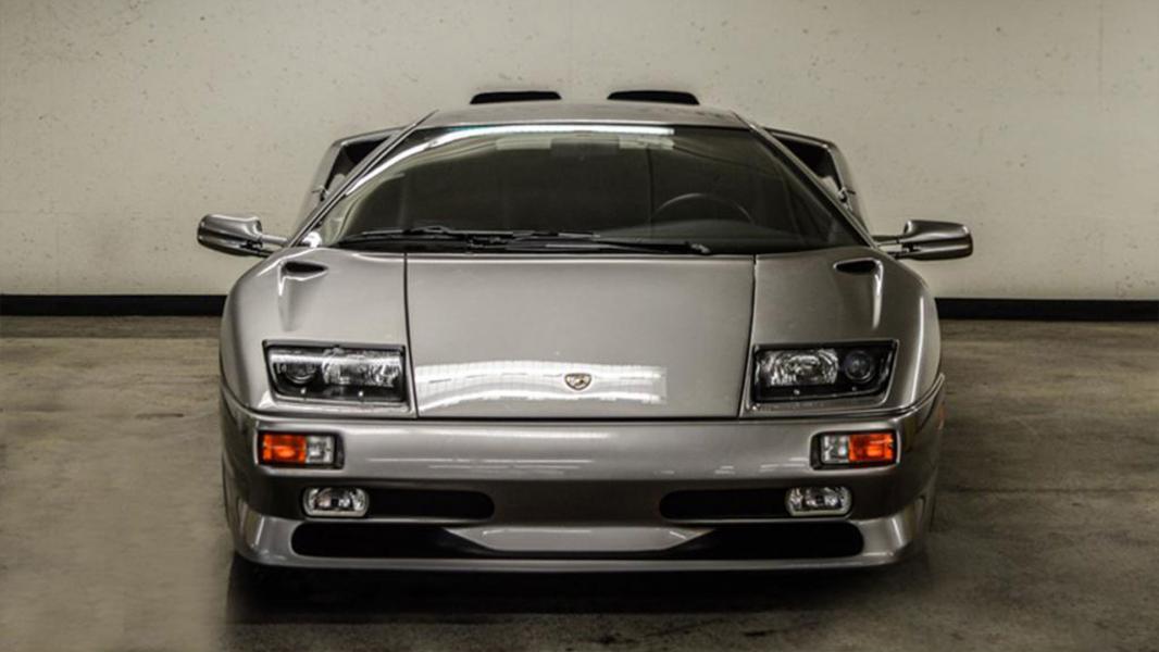 Lambo Diablo SV от 1999 година. Навъртян километраж? Ммм... 1,8 км ...